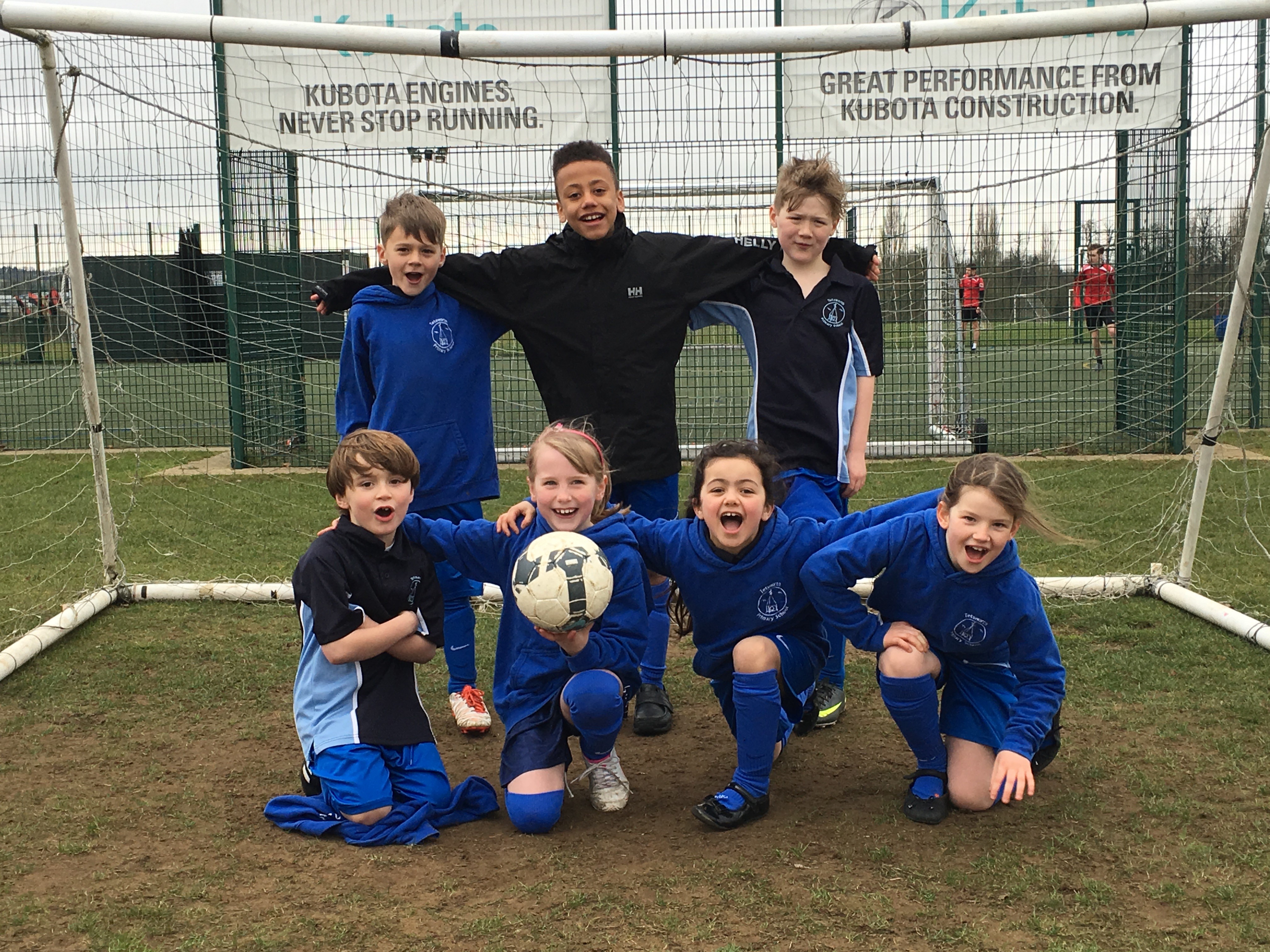 Tetsworth Primary School win Thame School's Year 3/4 mixed football ...