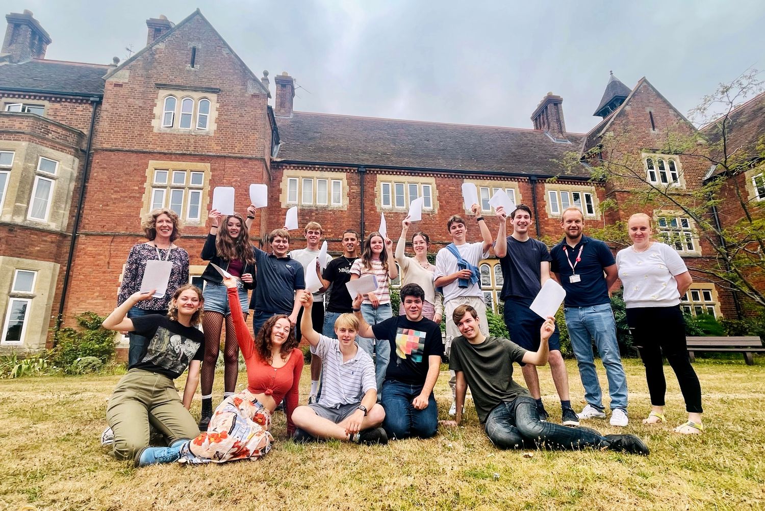 Sixth Form students achieve outstanding results | Thame Hub